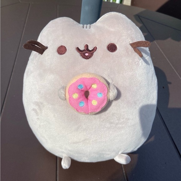 Pusheen | Toys | Gund Standing Pusheen The Cat 9 Holding Donut 26 ...